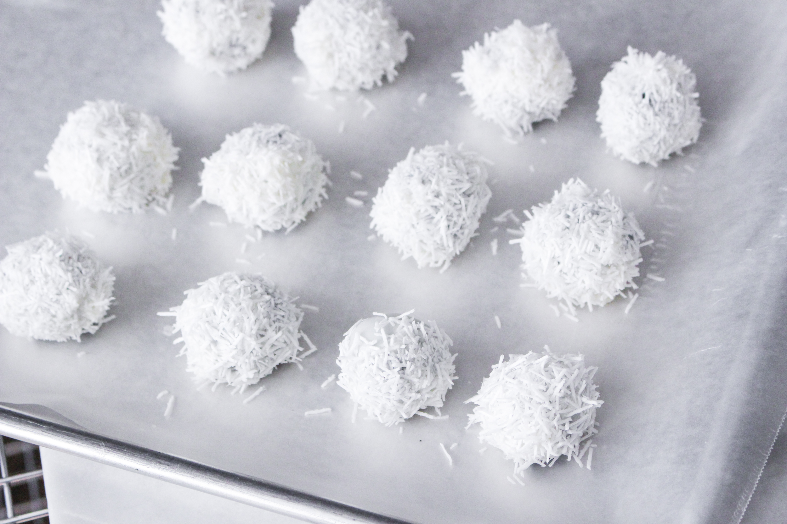 White Chocolate Oreo Truffles Recipe (Oreo Snowball Cookies) - Hostess ...