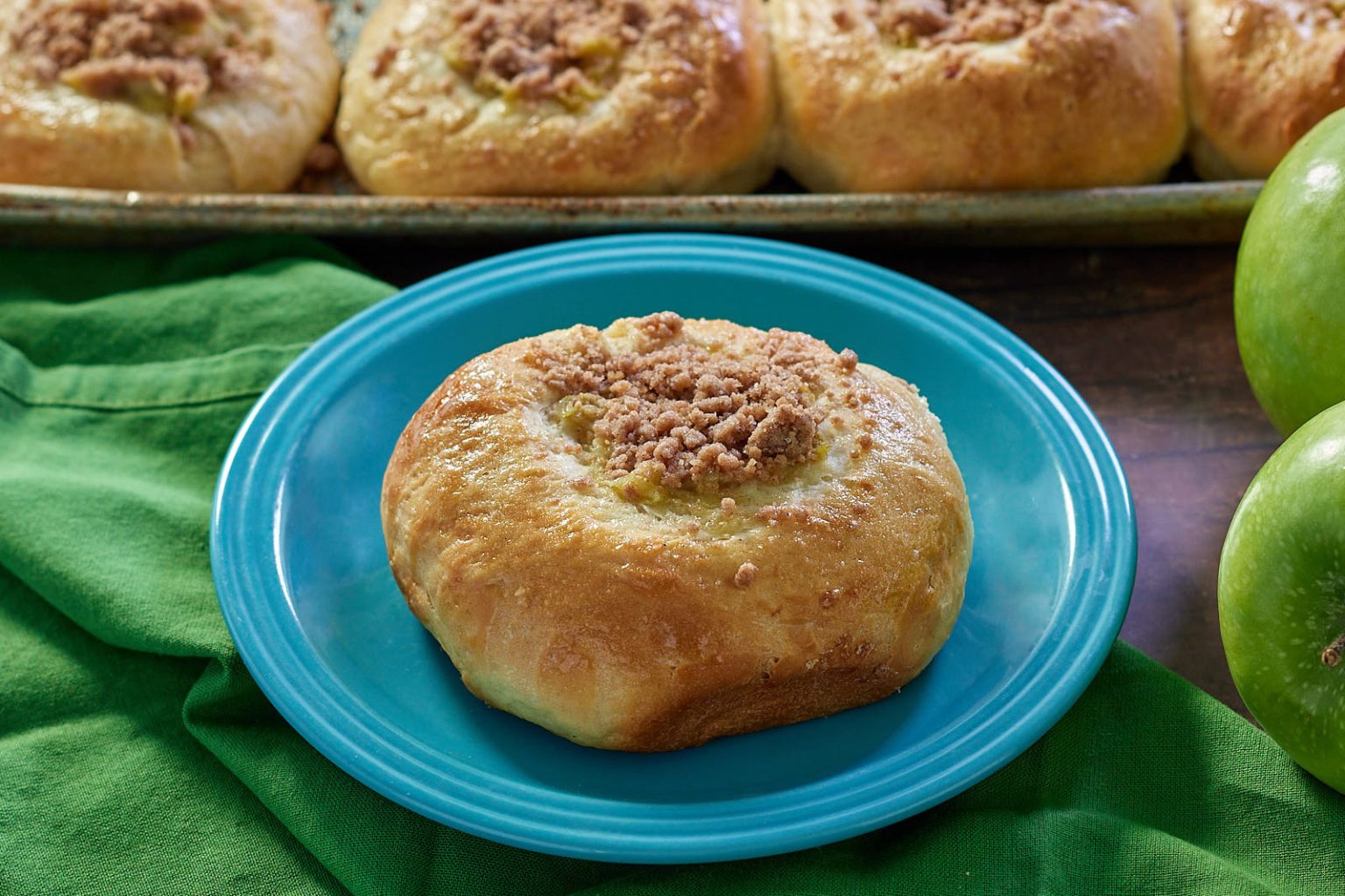 Easy Apple Kolache Recipe {Video} - Hostess At Heart