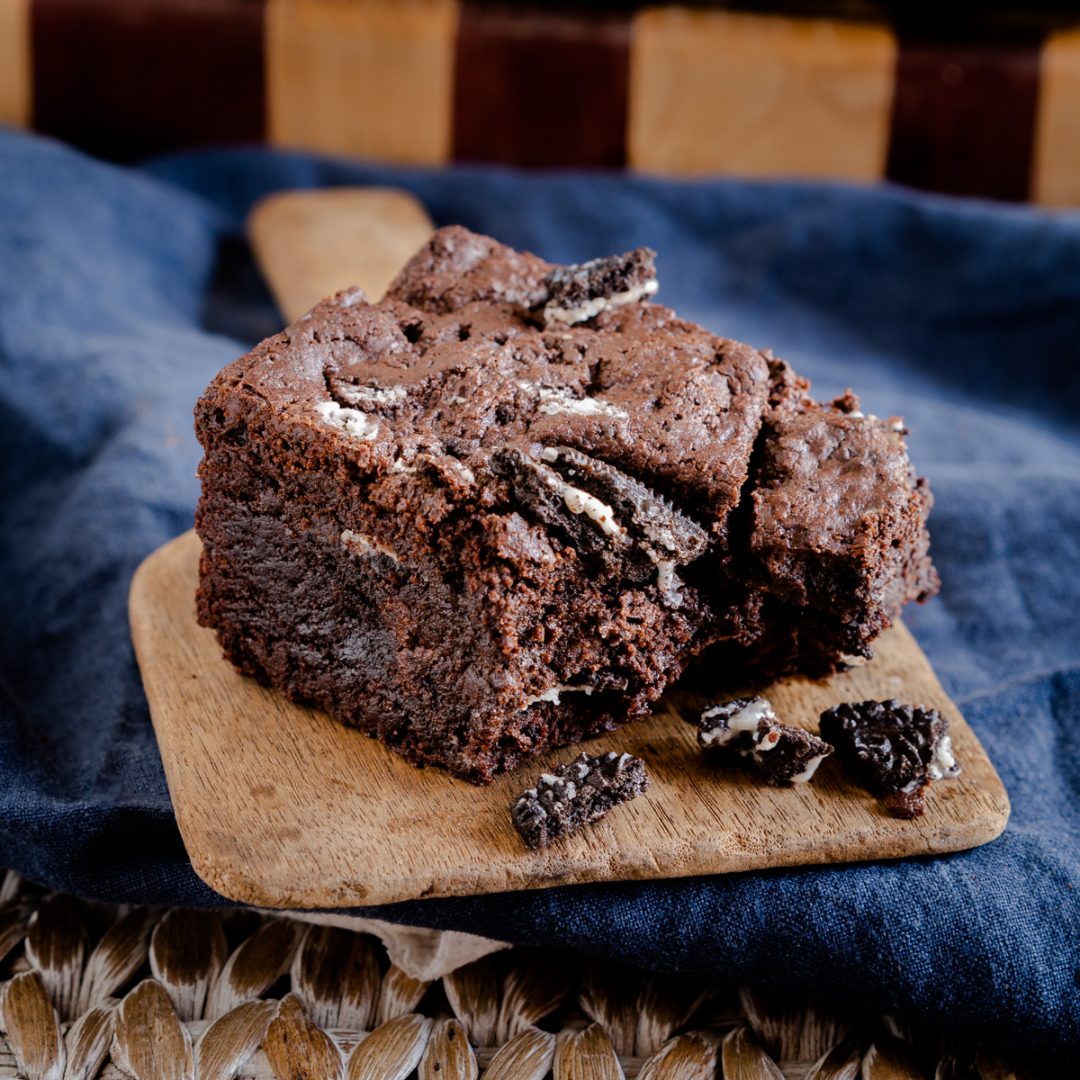 Easy Chocolate Oreo Brownies Recipe - Hostess At Heart