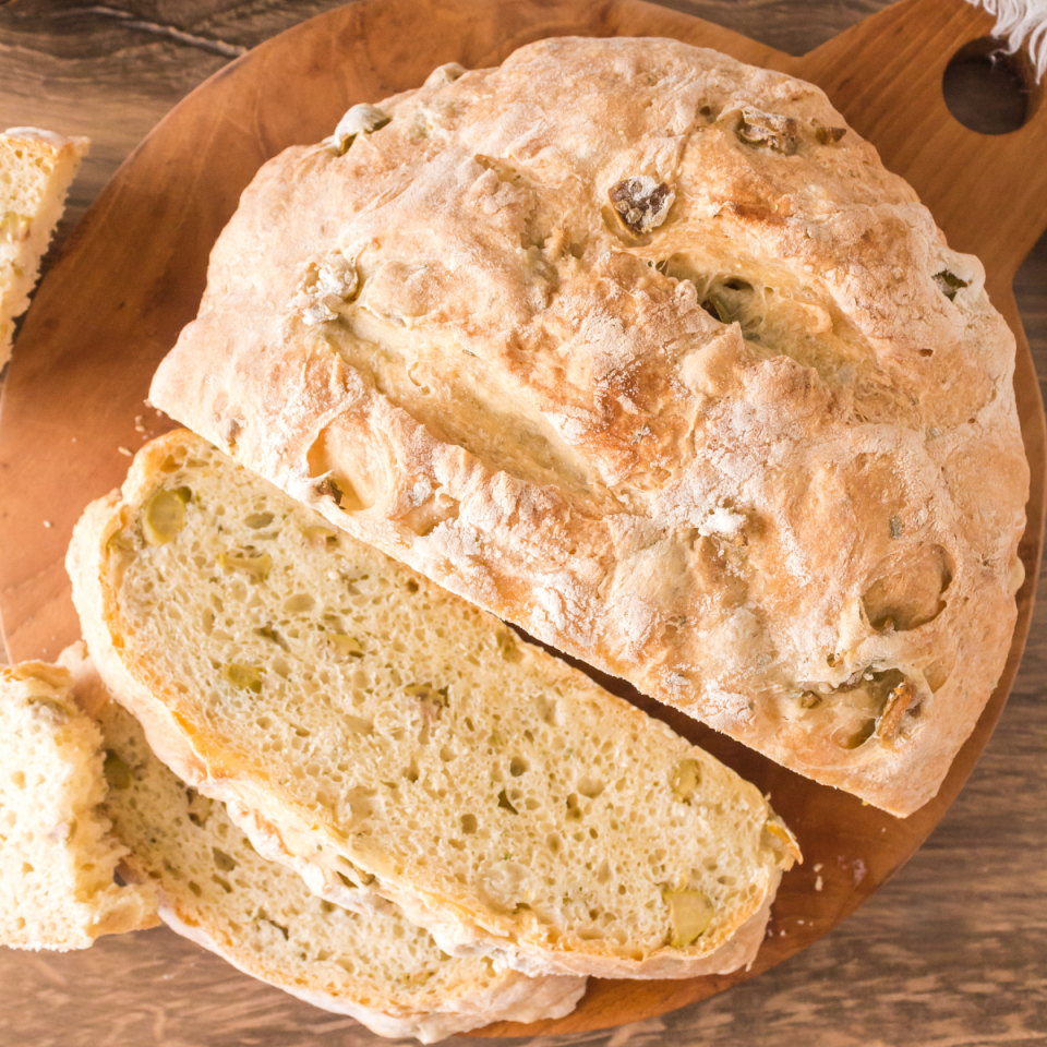 Easy Homemade Green Olive Bread Recipe (No Knead) - Hostess At Heart