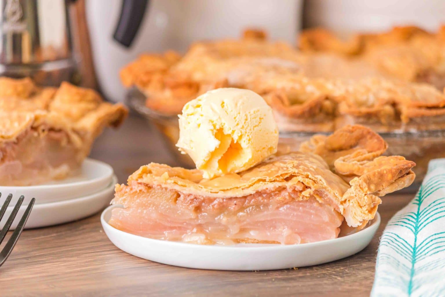 Easy Pear Pie Recipe (with Fresh Pears) - Hostess At Heart